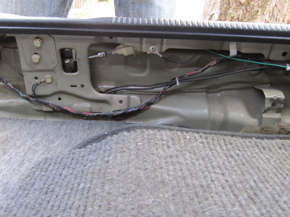 Соленоид открывания багажника + подсветка — Nissan Almera II (N16), 1,5 ...