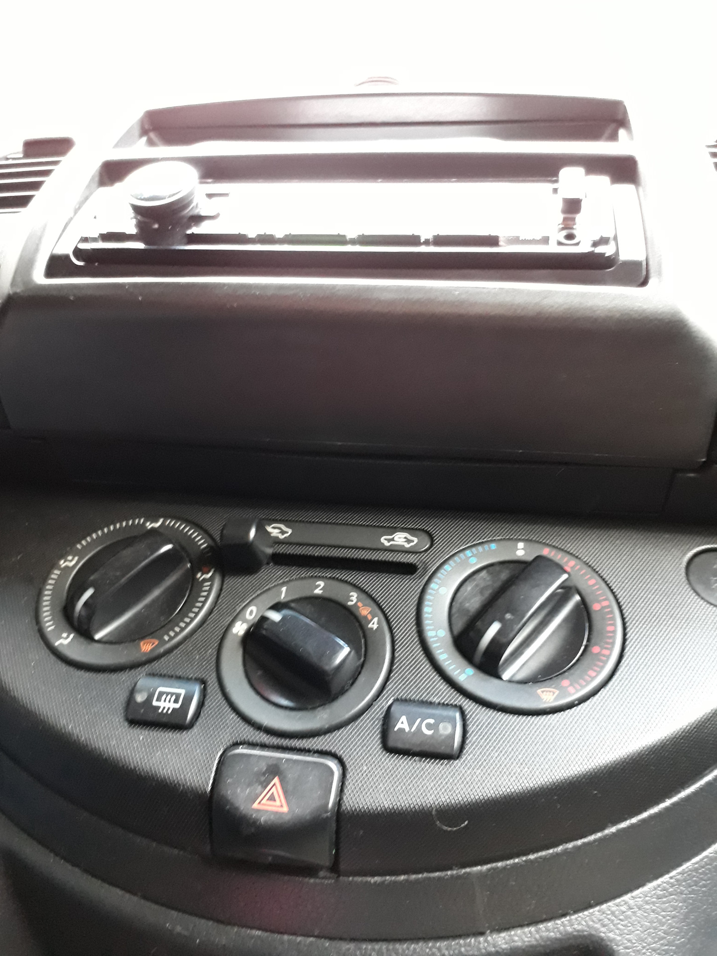 Замена магнитолы на Kenwood KDC-100UG — Nissan Note (1G), 1,4 л, 2007 ...