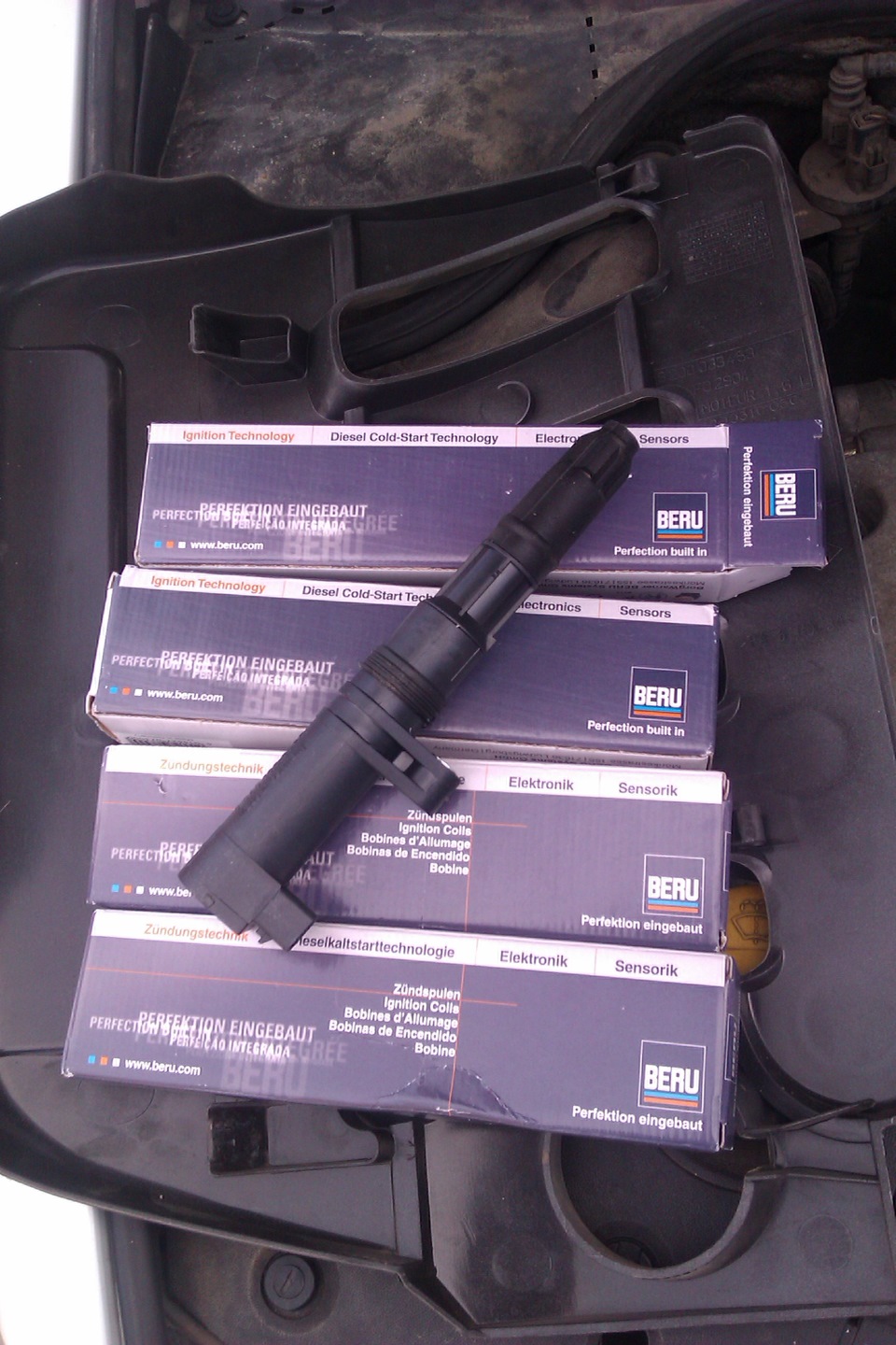 Замена катушек зажигания. — Renault Megane II, 1,4 л, 2004 года ...