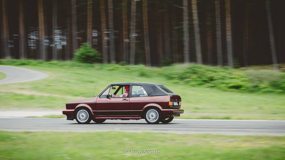 Видео с Youngtimer rally — Volkswagen Golf Cabriolet Mk1, 1,8 л, 1992 года | покатушки | DRIVE2