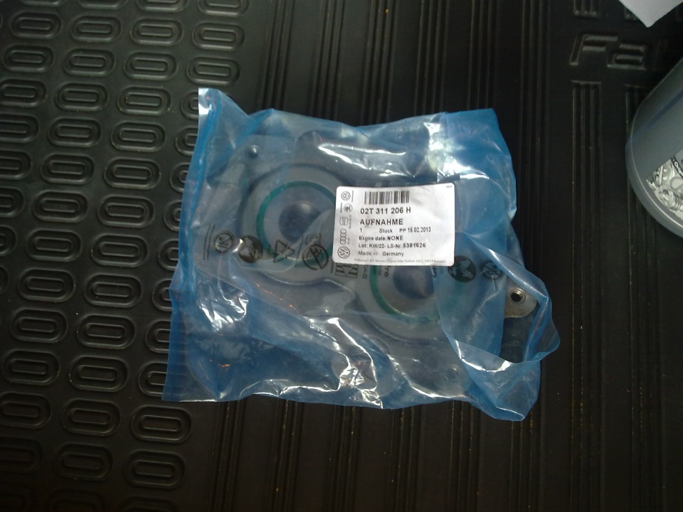 Кронштейн с радиальным шарикоподшипником 02T 311 206 E — Skoda Fabia ...