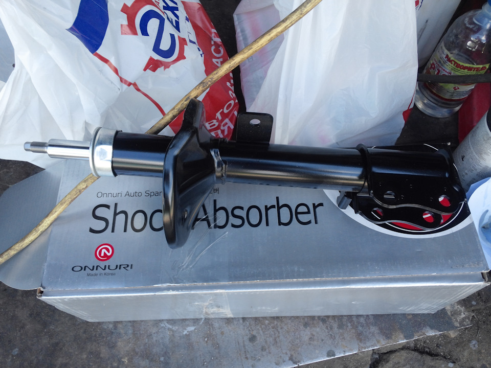 Замена задних стоек амортизатора — Daewoo Nubira I, 2 л, 1999 года ...