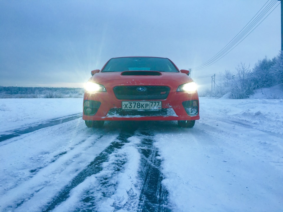 Зима… субарист с улыбкой торжествуя, в заносе проходит круг за кругом — Subaru WRX STI (VA), 2,5 ...