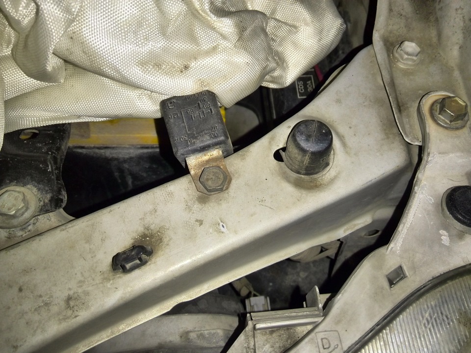 Отбойник капота — Toyota Corolla Spacio (E110), 1,6 л, 1997 года ...