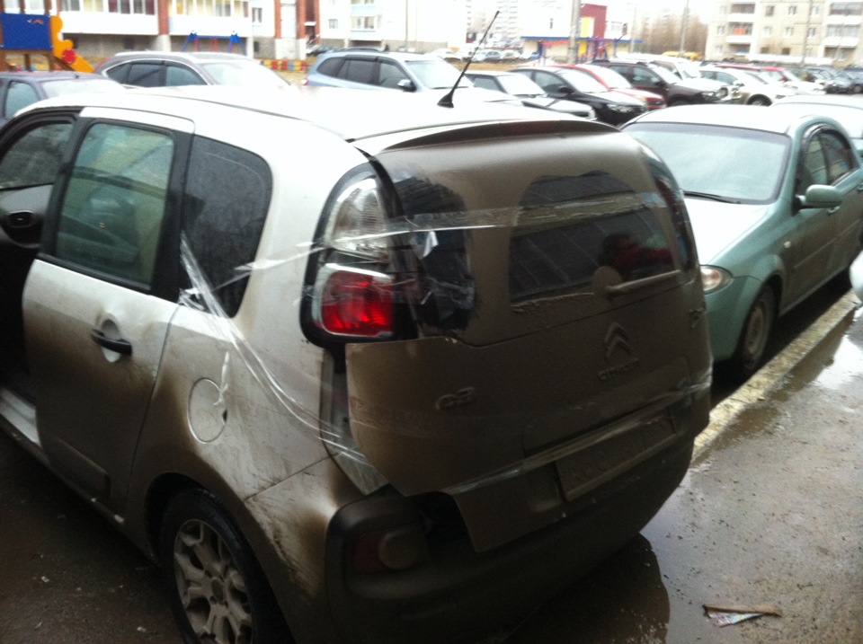 Когда немного не влезает… скотч наше все — Citroen C3 Picasso, 1,4 л, 2013 года | просто так ...