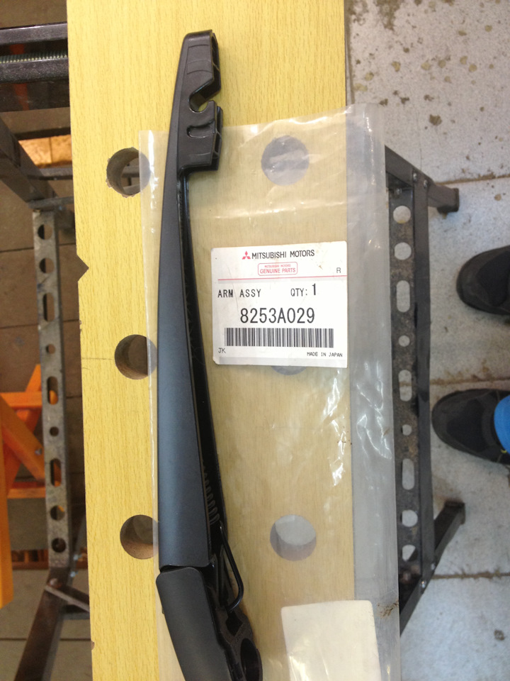 8253A029 ПОВОДОК СТЕКЛООЧИСТИТЕЛЯ ЗАДНЕГО OUTLANDER (06-12), PAJERO ...