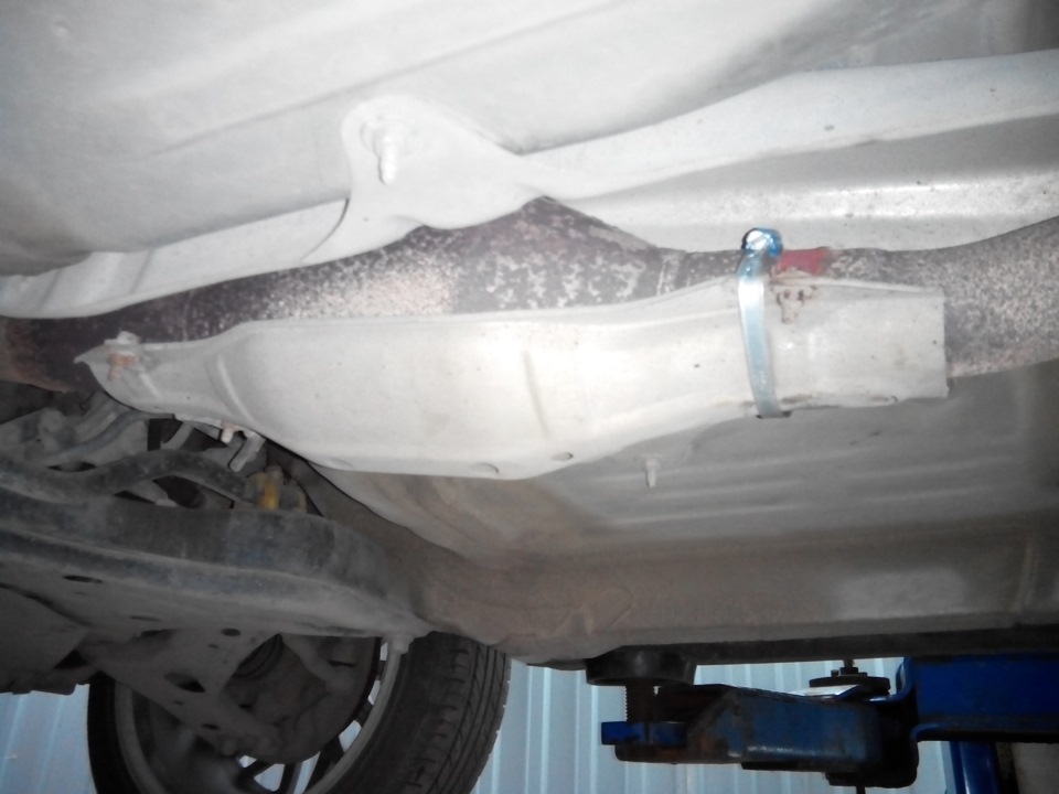 Отгнил хомут резонатора! — Toyota Celica (230), 1,8 л, 2002 года ...