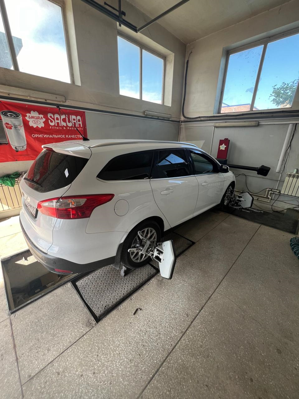 Замена передних рычагов и задних стоек стабилизатора — Ford Focus Wagon ...