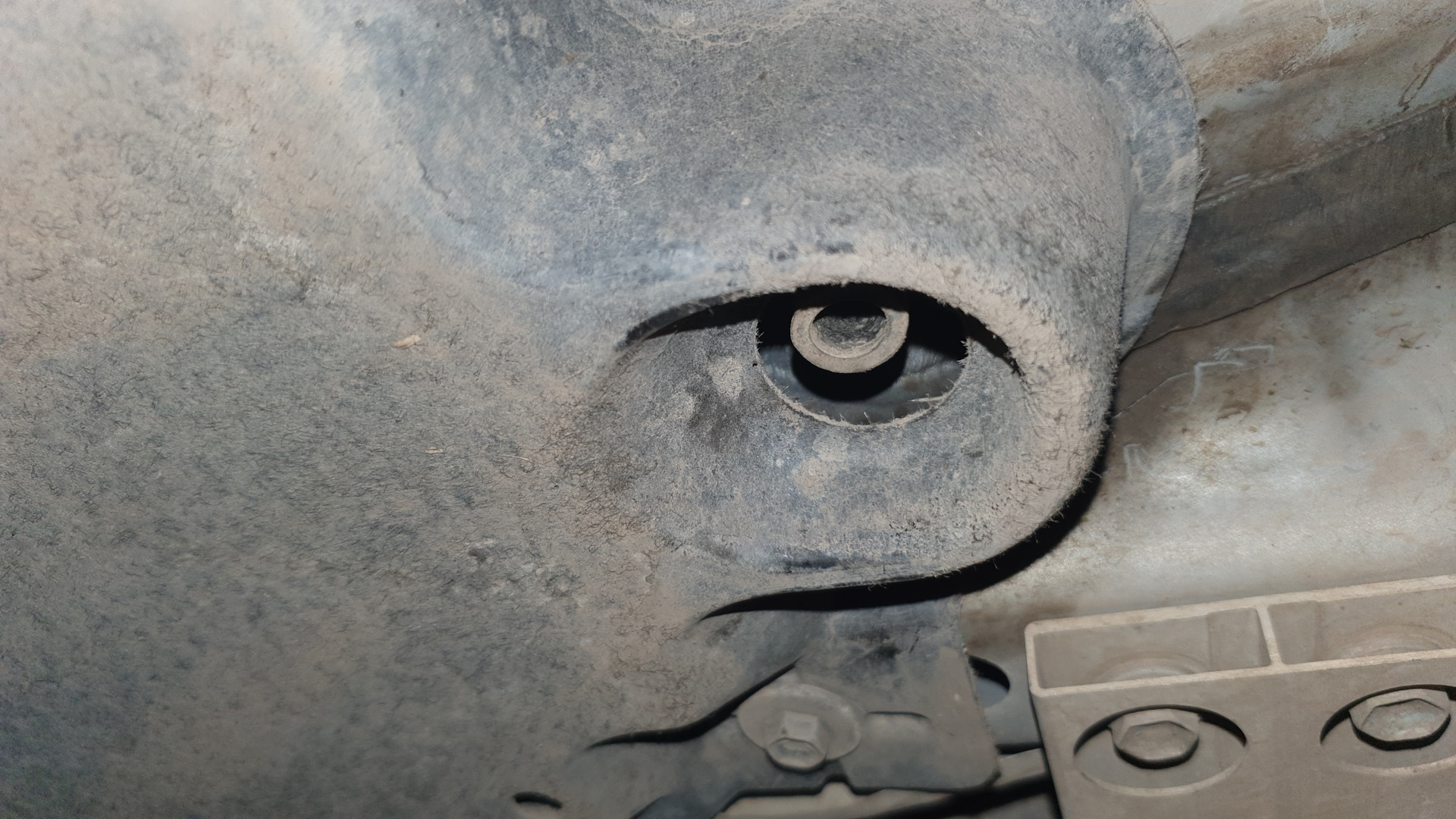 Мойка испарителя кондиционера пеной Runway — Toyota Prius Plug-in ...