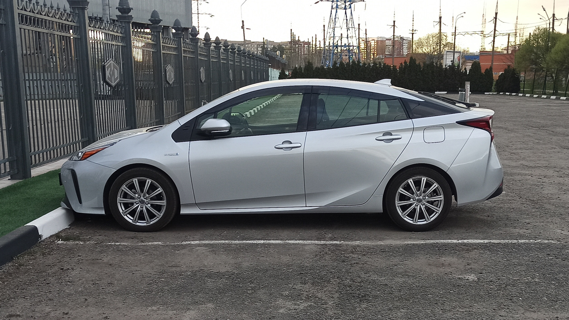 Toyota Prius (50) 1.8 гибридный 2019 | Silver 武士 на DRIVE2