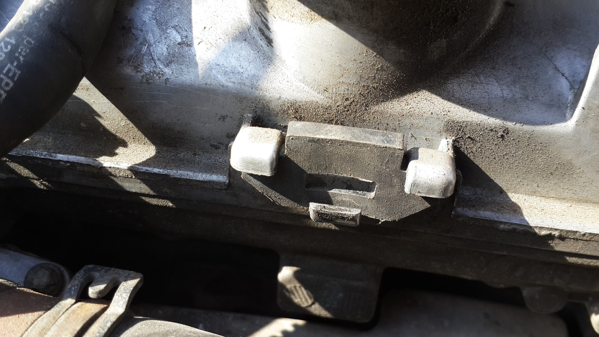 Резинки под декоративную накладку ДВС — Opel Astra G, 1,6 л, 2003 года ...