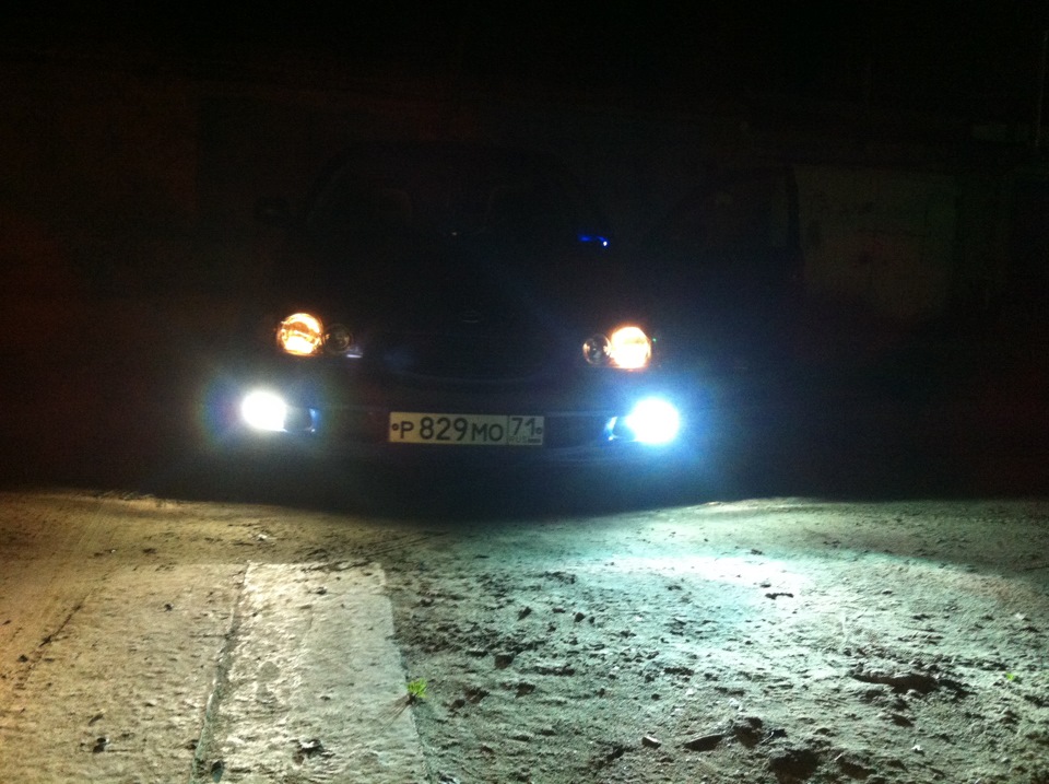 поставил всетаки туманки — Toyota Avensis I, 1,6 л, 1999 года ...