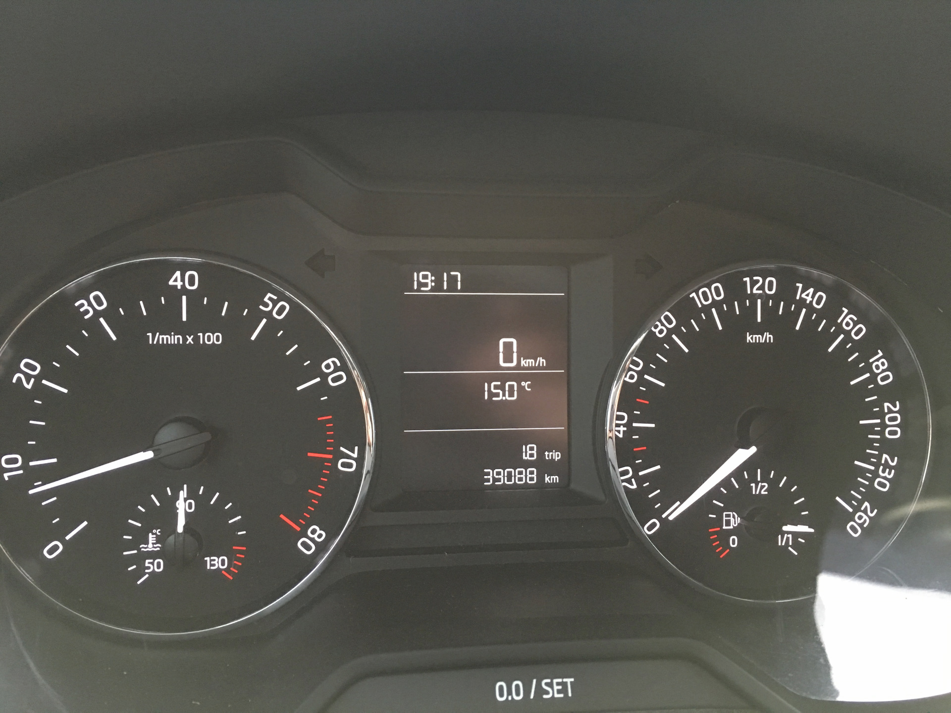 Установка датчика износа тормозных колодок и замена передних колодок ...