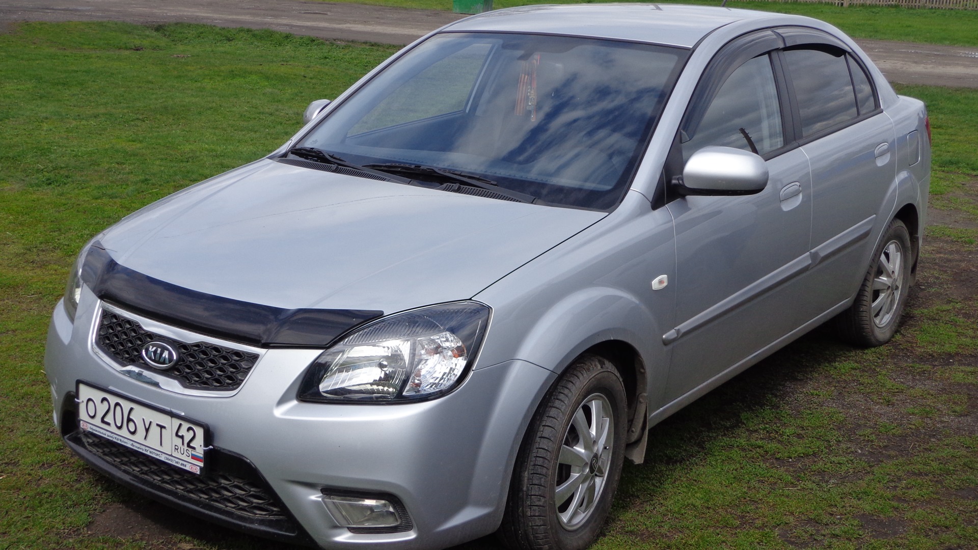 KIA Rio (2G) 1.4 бензиновый 2010 | Серебристый металлик на DRIVE2