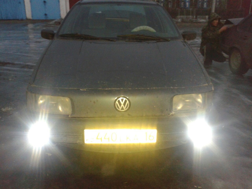 Дневные ходовые огни — Volkswagen Passat B3, 1,8 л, 1988 года | тюнинг ...