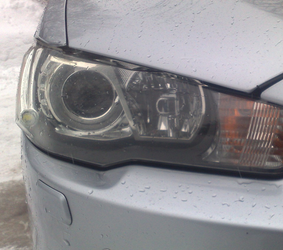 Штатный омыватель фар и уплотнители капота. — Mitsubishi Lancer X, 2,4 ...