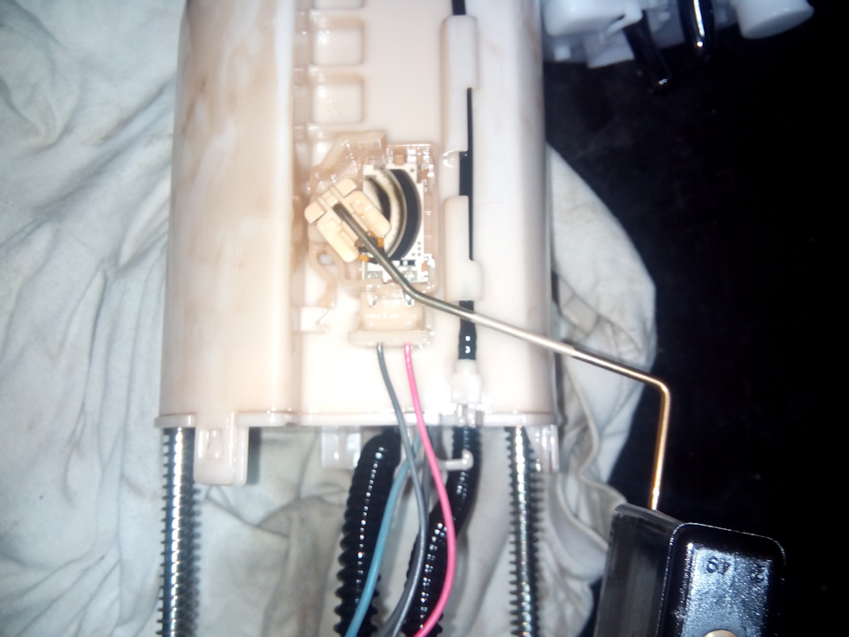 замена фильтра в бензобаке. — Toyota HiAce (H200), 2,7 л, 2008 года ...