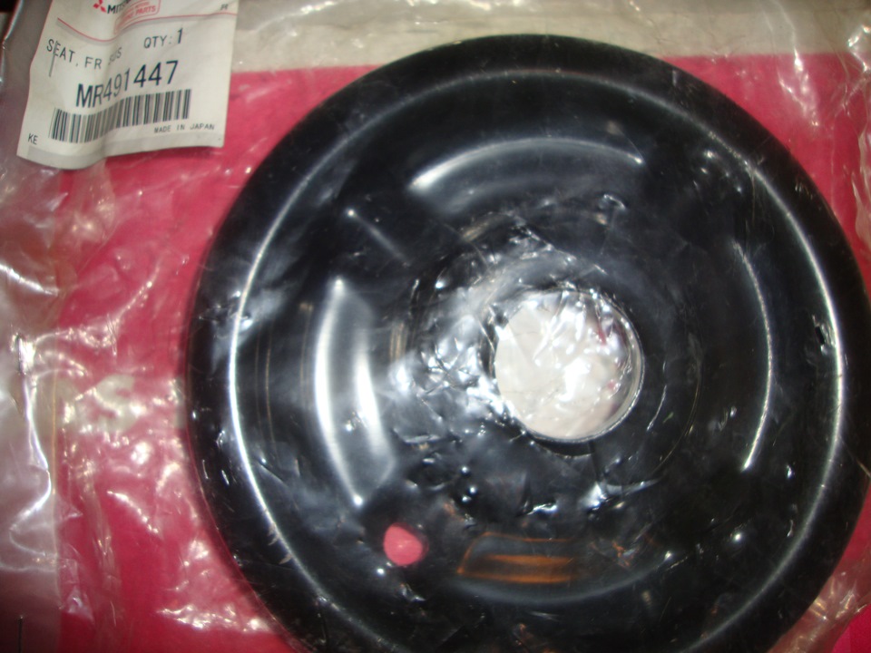 MR491447 СЕДЛО ПРУЖИНЫ ПЕРЕДНЕЙ ПОДВЕСКИ, ВЕРХНЕЕ Mitsubishi | Запчасти ...