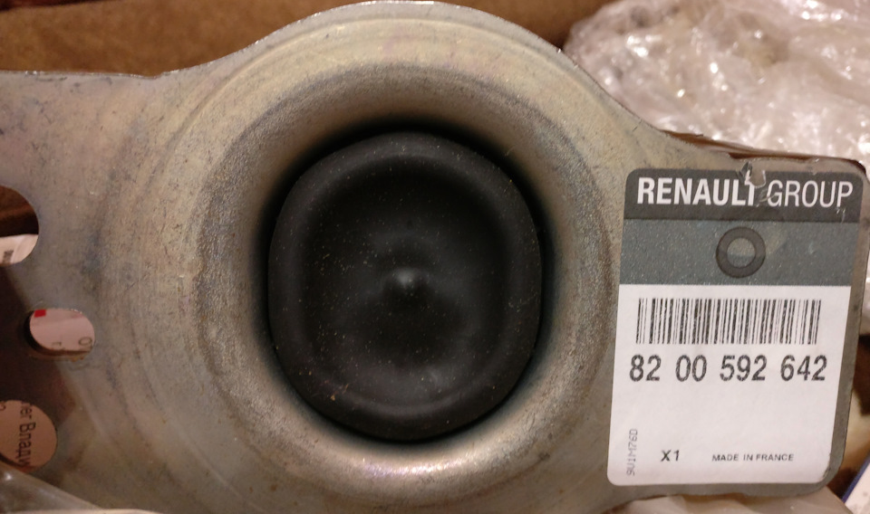 8200592642 Опора двигателя (мет, рез) RENAULT | Запчасти на DRIVE2