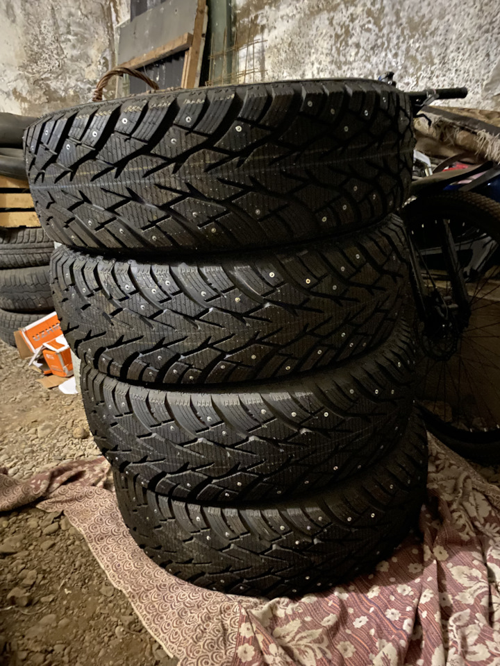 Шины зимние шипованные 225/60 R17 на Hyundai Santa Fe (2G), Hyundai ...
