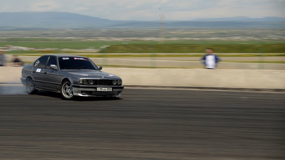 Drift E34 Водитель Арджеванидзе Сергей — BMW 5 series (E34), 4 л, 1991 года | видео | DRIVE2