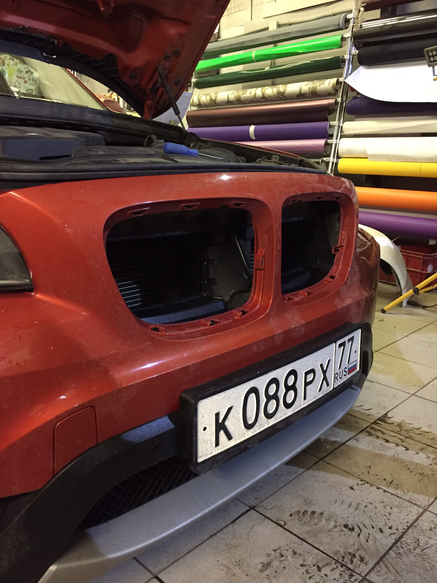 Добавили не мноооого наружного винила, но это только начало — BMW X1 ...