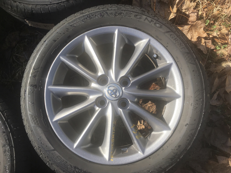 Шины летние Bridgestone 195/55 R16, литые диски TOYOTA 6Jx16 ET45 4x100 ...