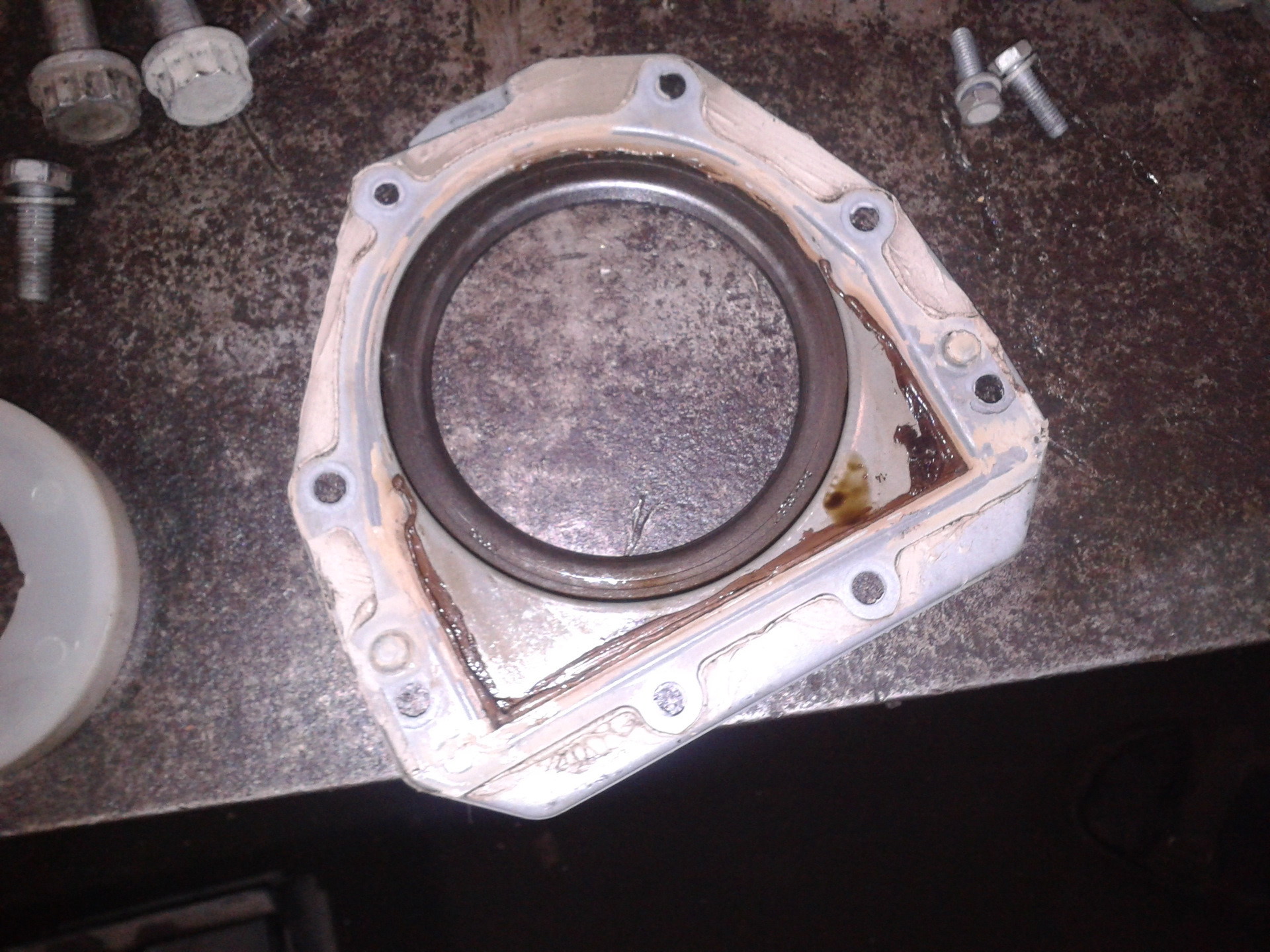 Сальник коленвала, сальник редуктора замена. — Audi A4 Avant (B8), 1,8 ...