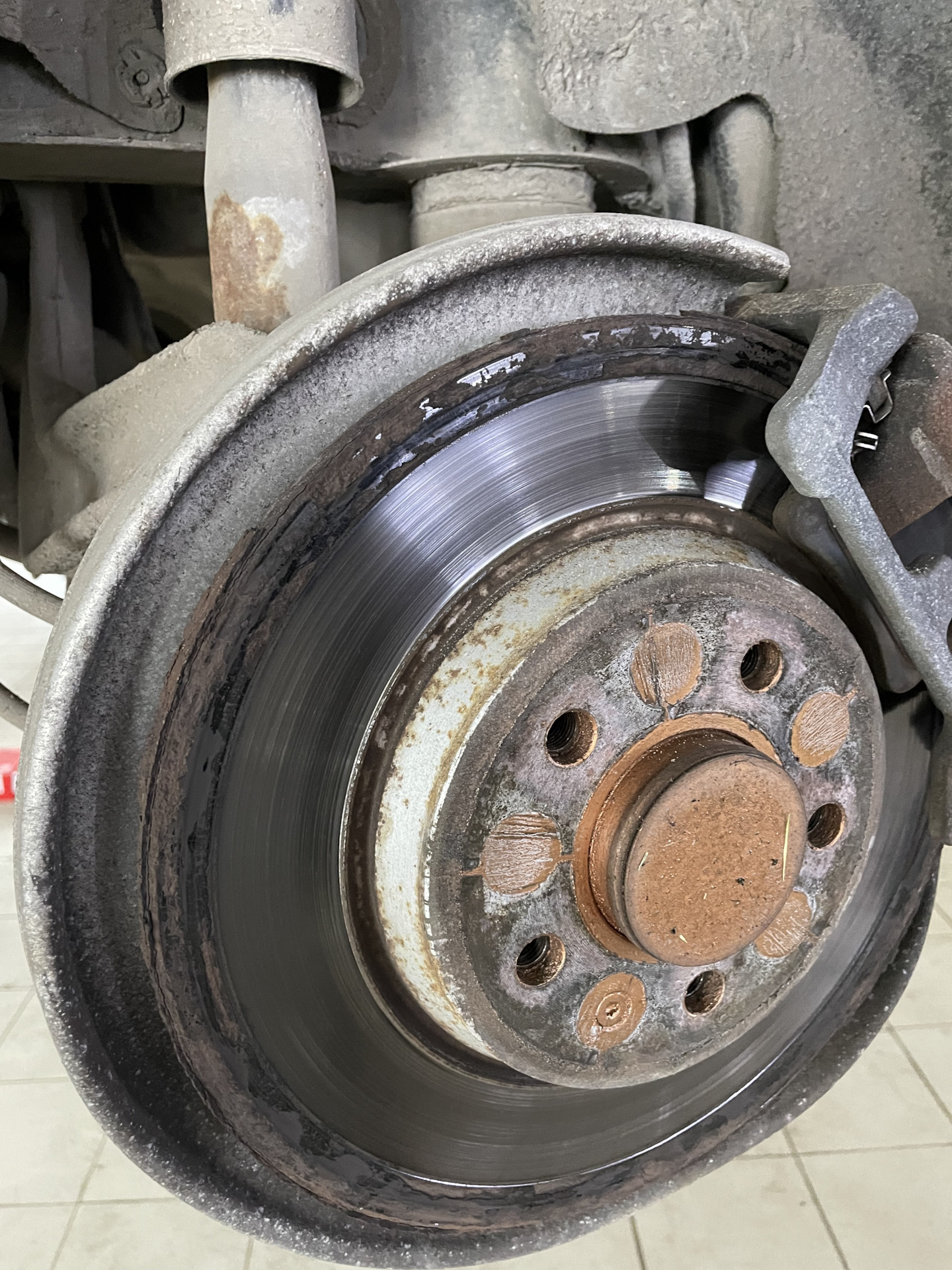 Замена тормозных дисков/колодок, масла/фильтров, тормозной жидкости ...