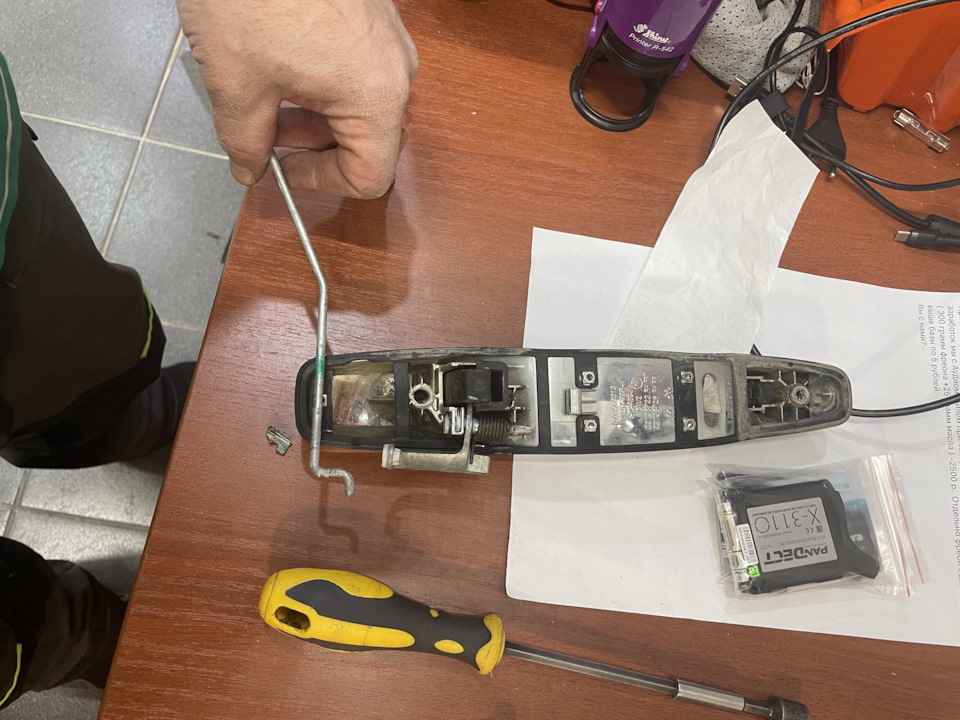 Шумка, сенсор в ручку и автостеклоподьемник. — Chevrolet Tahoe (GMT900 ...