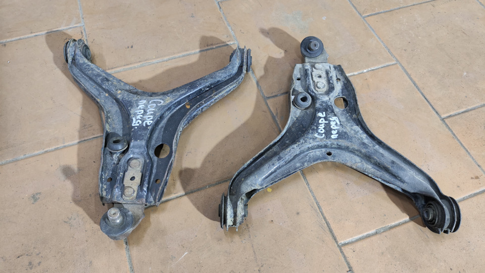 Рычаги передней подвески. на Audi 90 (B2), Audi 80 (B2), Audi Coupe (81 ...
