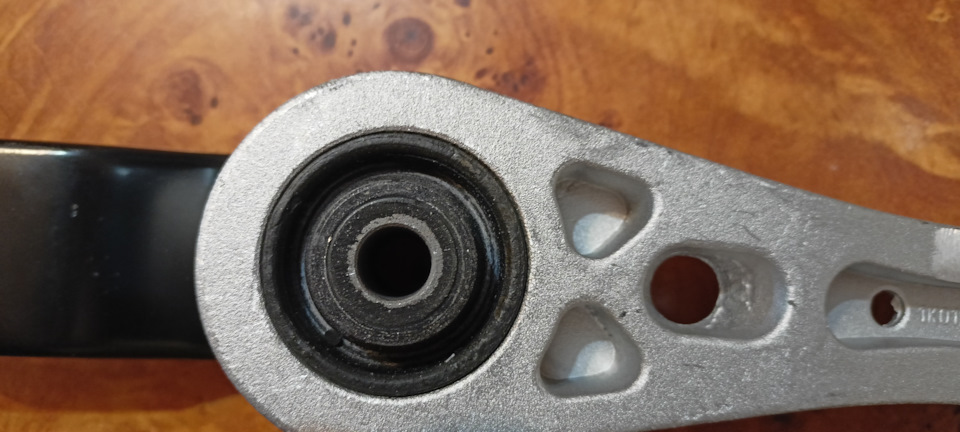 Замена нижней опоры АКПП — Skoda Octavia A5 Mk2, 1,8 л, 2012 года ...