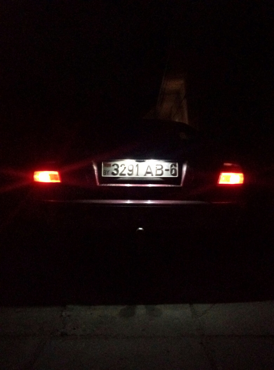 Замена лампочек подсветки номера — Toyota Carina E, 2 л, 1995 года ...