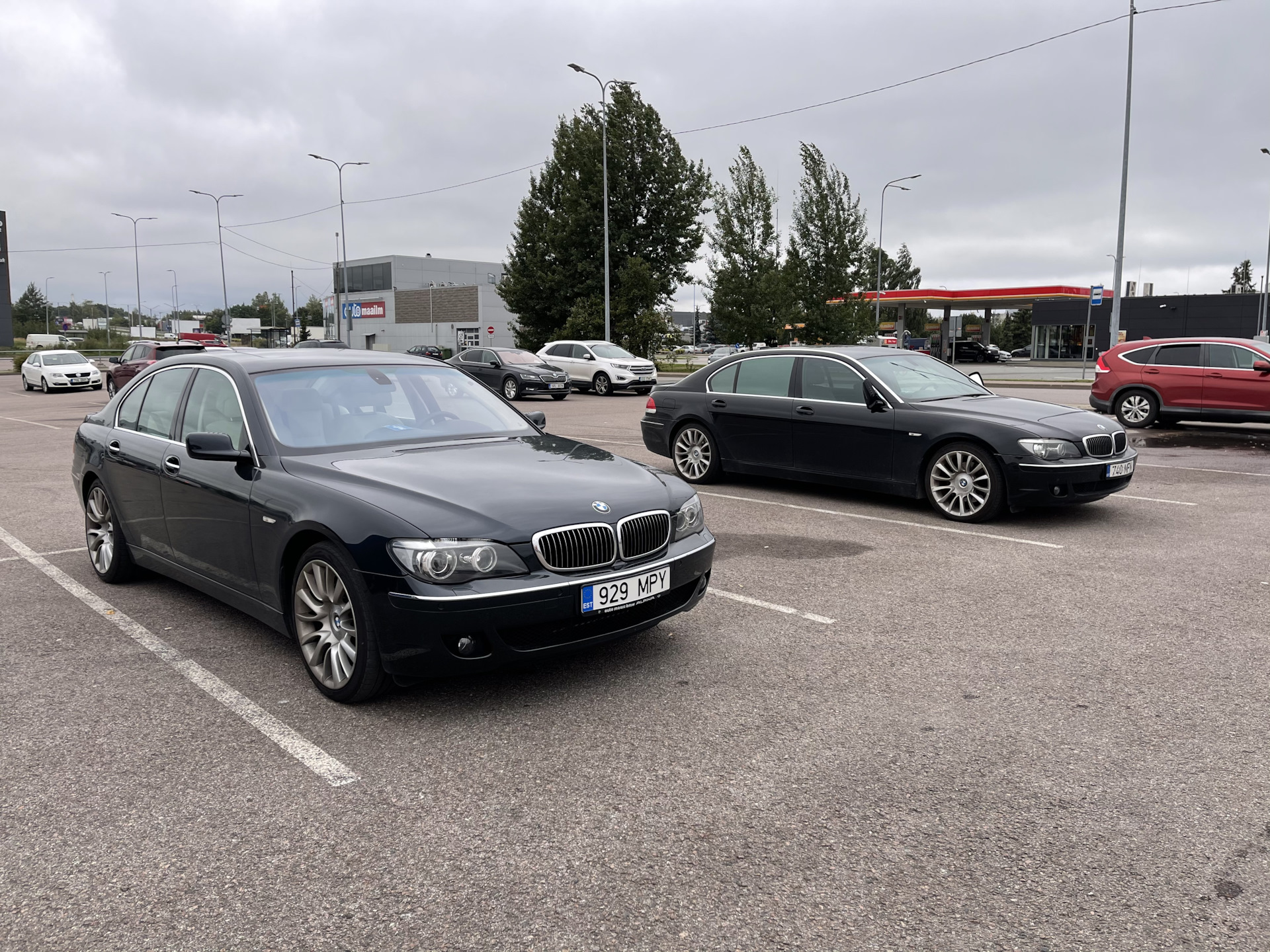 встретил на парковке брата близнеца — BMW 7 series (E65/E66), 4 л, 2005 года | фотография | DRIVE2