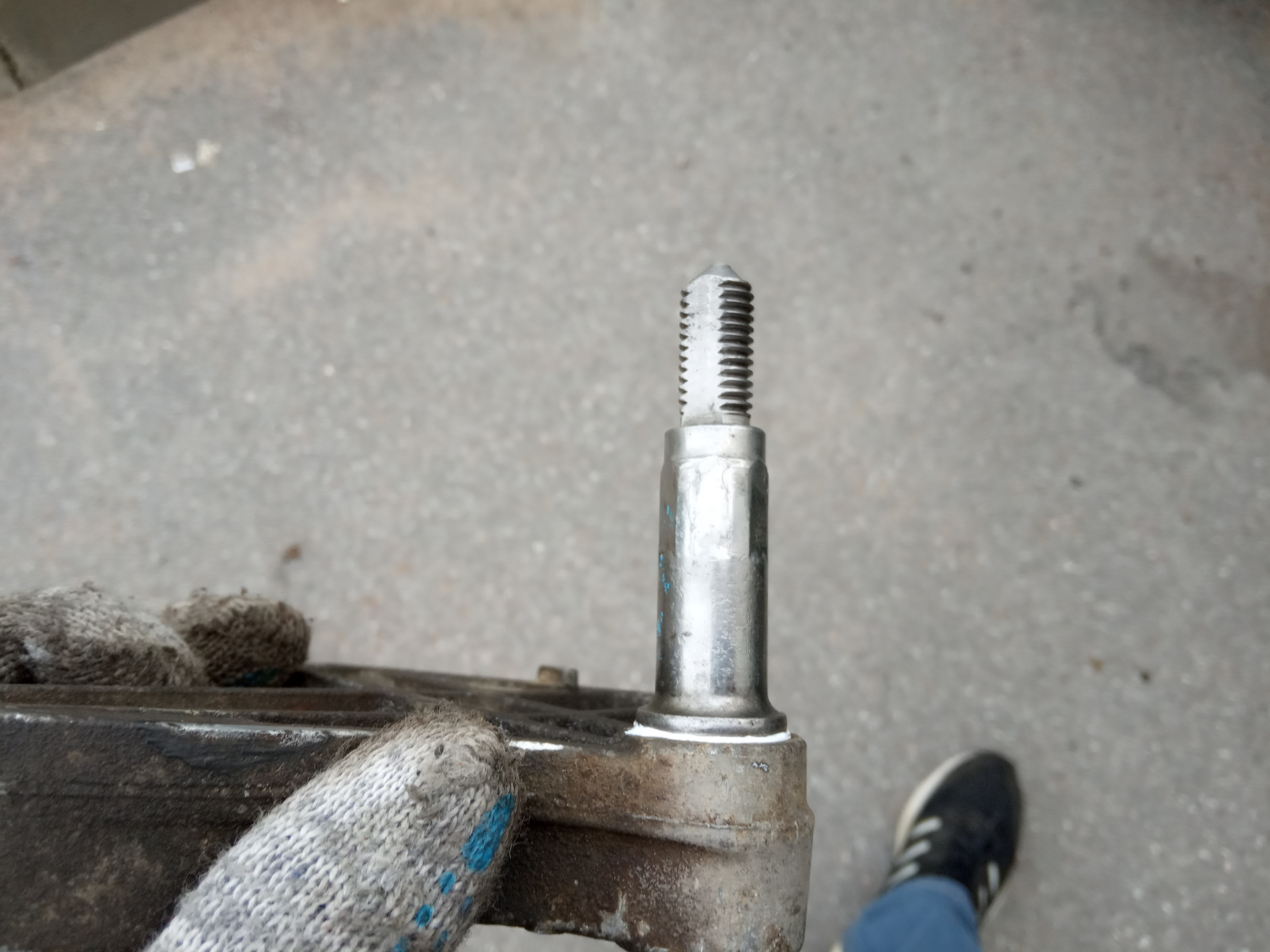 Шпилька подвески КПП через левую опору БЗДЫНЬ! — Renault Scenic I, 2 л ...