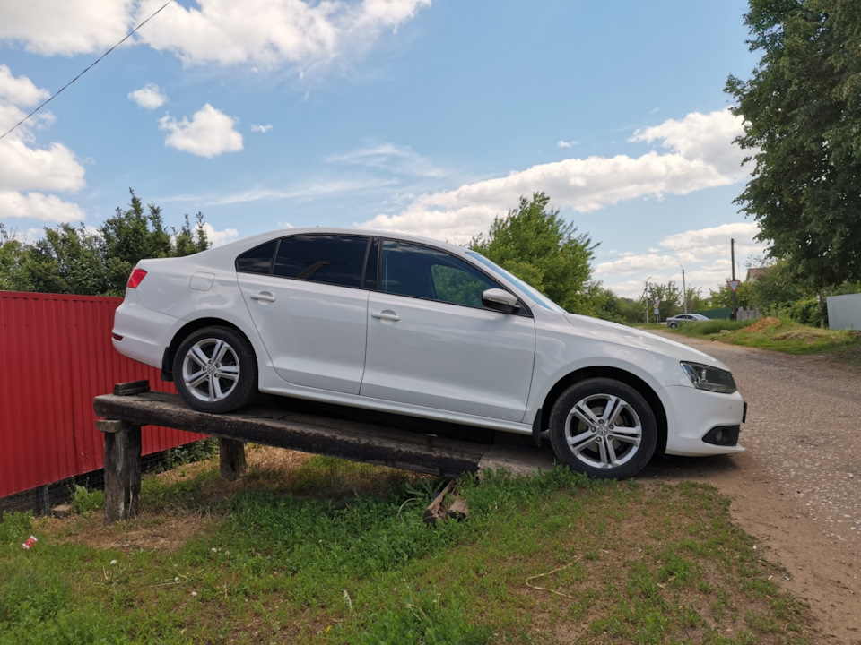 Замена стойки стабилизатора — Volkswagen Jetta VI, 1,6 л, 2014 года ...