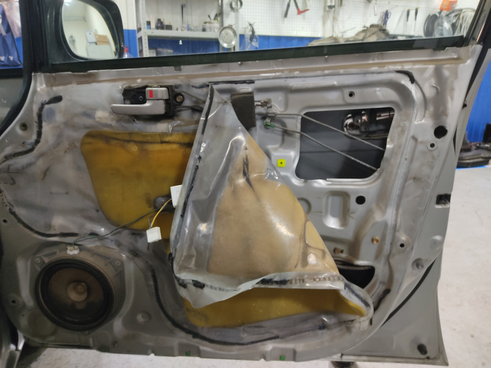 Ремонт замка двери — Toyota Corolla Spacio (E110), 1,6 л, 1999 года ...