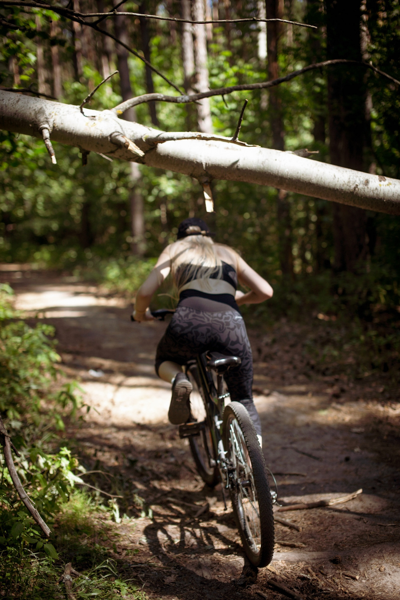 Замена передней левой стойки амортизатора, передних тормозных колодок ...