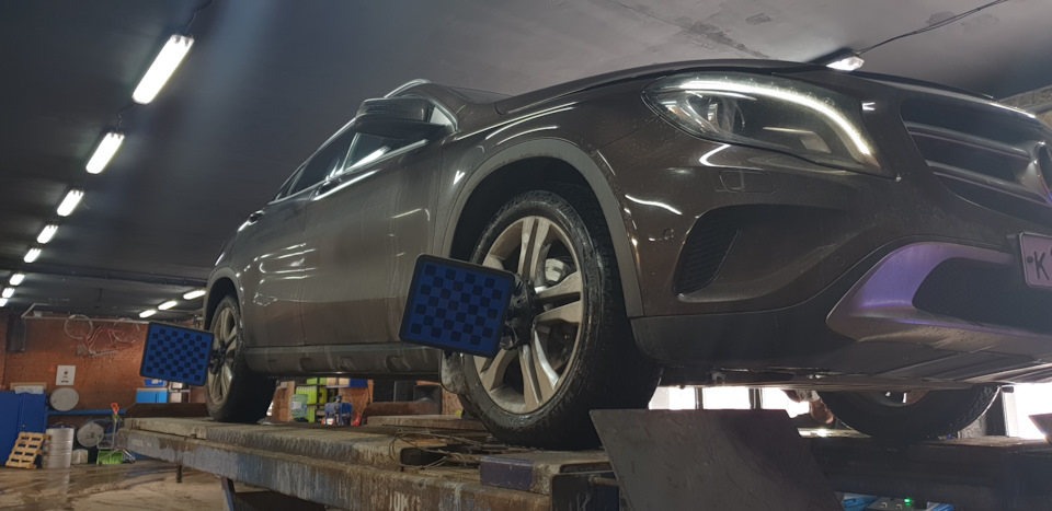 Замена передних амортизаторов, дисков и колодок. — Mercedes-Benz GLA ...