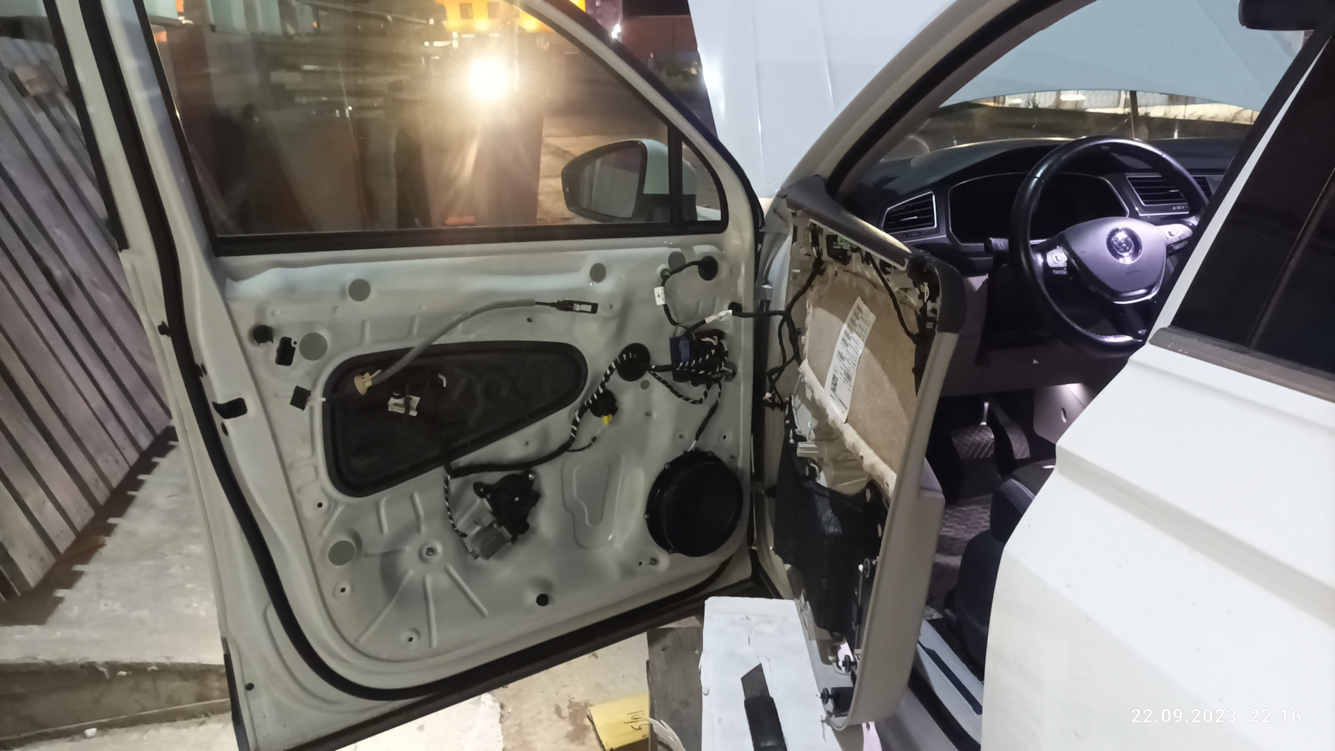01. Замок водительской двери — Volkswagen Tiguan (2G), 2 л, 2018 года ...