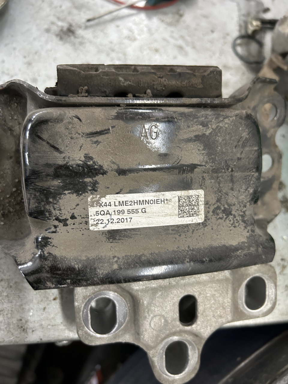 18. Замена опоры коробки DQ500 — Volkswagen Tiguan (2G), 2 л, 2018 года ...