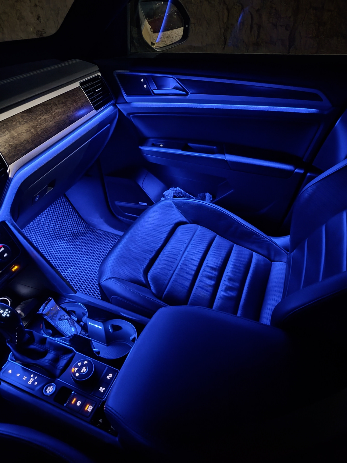 Контурная подсветка салона — Volkswagen Teramont, 2 л, 2018 года ...