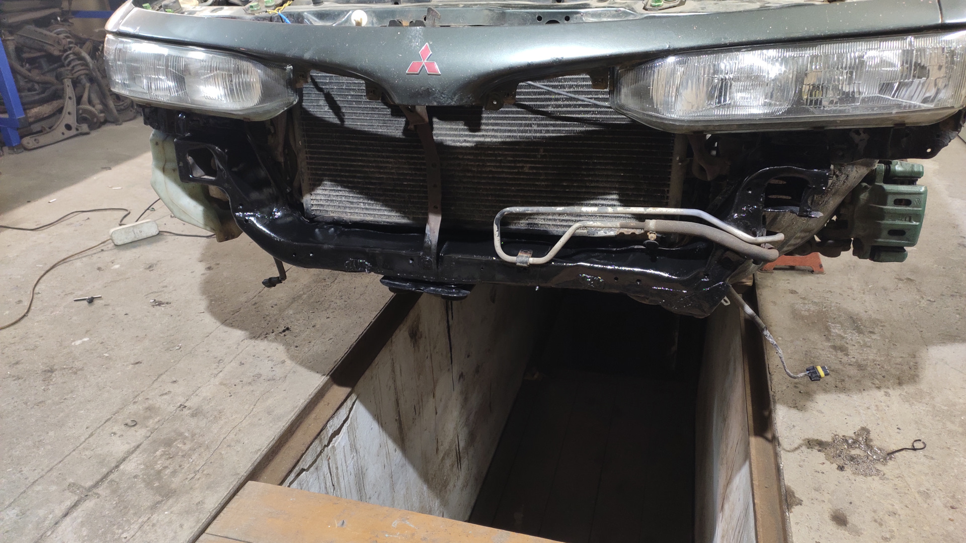 Установка кенгурятника — Mitsubishi Galant (7G), 2 л, 1994 года ...