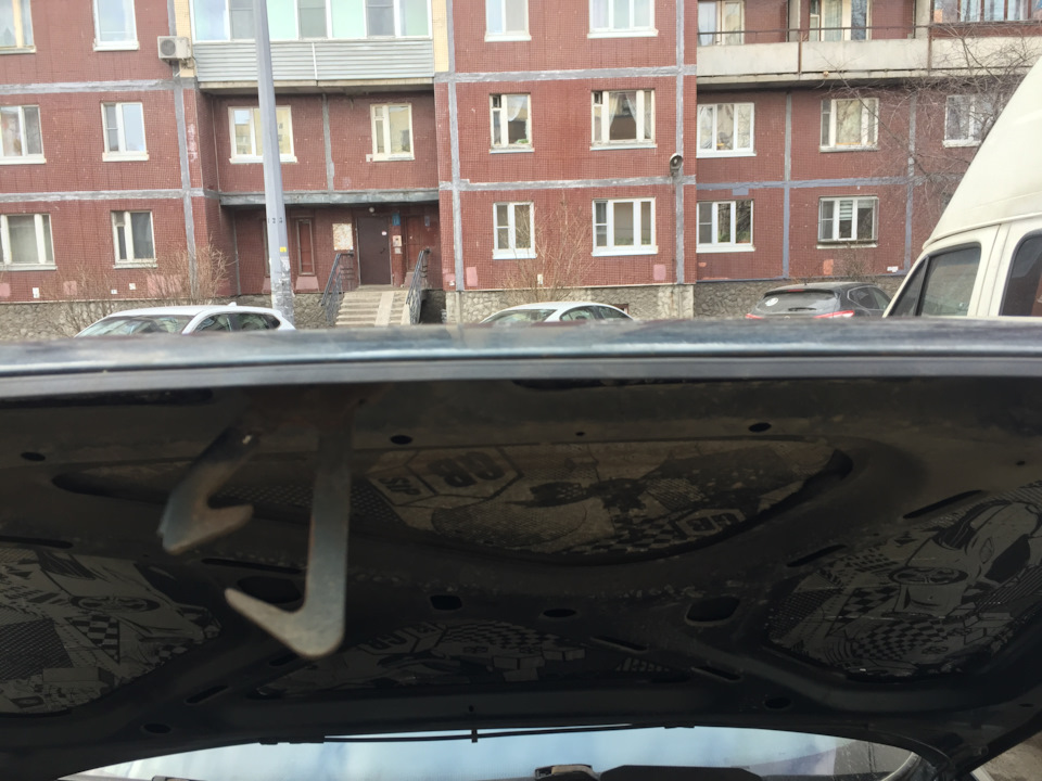 Пыльник капота — Audi 80 (B3), 1,8 л, 1989 года | своими руками | DRIVE2