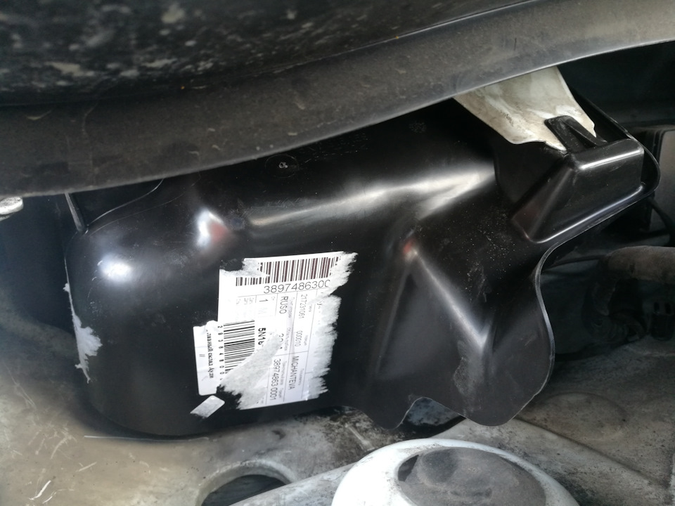 Замена кожуха дополнительного фильтра — Volkswagen Tiguan (1G), 2 л ...