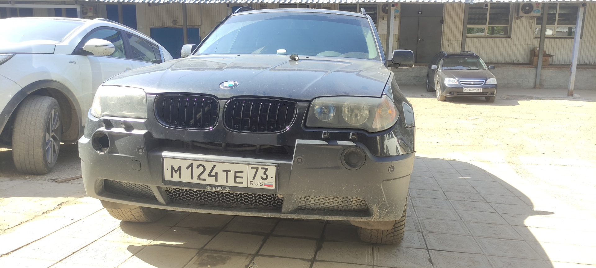 Решетку в черный — BMW X3 (E83), 2,5 л, 2004 года | просто так | DRIVE2