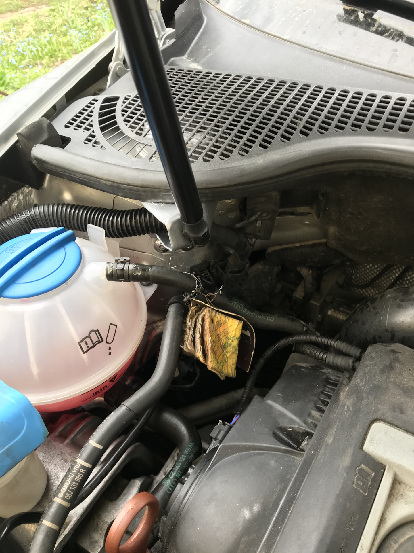 Оригинальная амортизатор на капот от шкоды суперб на шкоду а5фл — Skoda ...