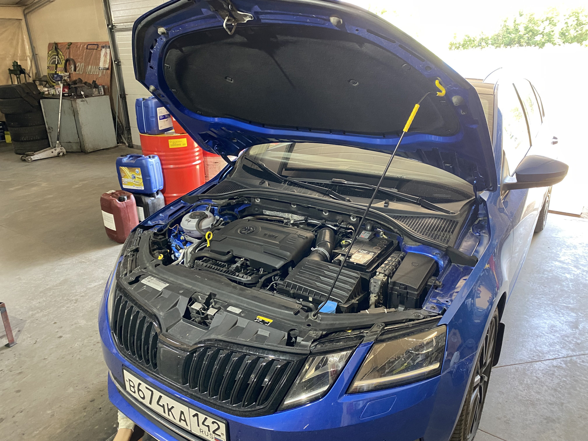 Замена масла и переход на Rowe 0w40 — Skoda Octavia A7 Mk3, 1,8 л, 2017 ...