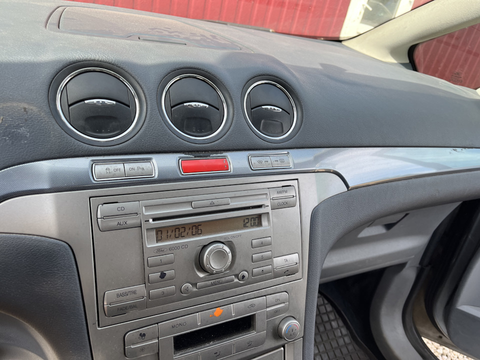 Кнопка аварийной сигнализации — Ford S-Max (1G), 2 л, 2006 года ...