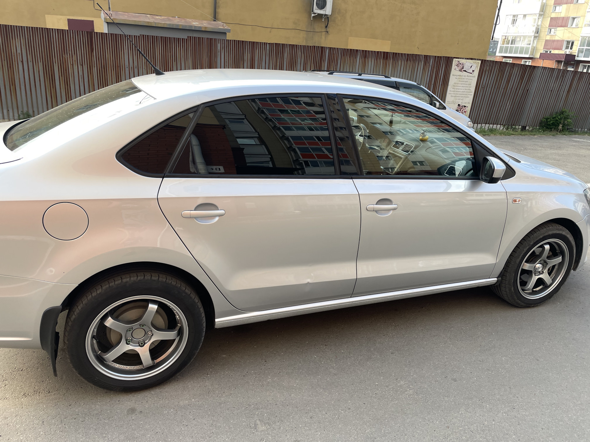 Новая резина и литье р16 — Volkswagen Polo Sedan, 1,6 л, 2012 года ...